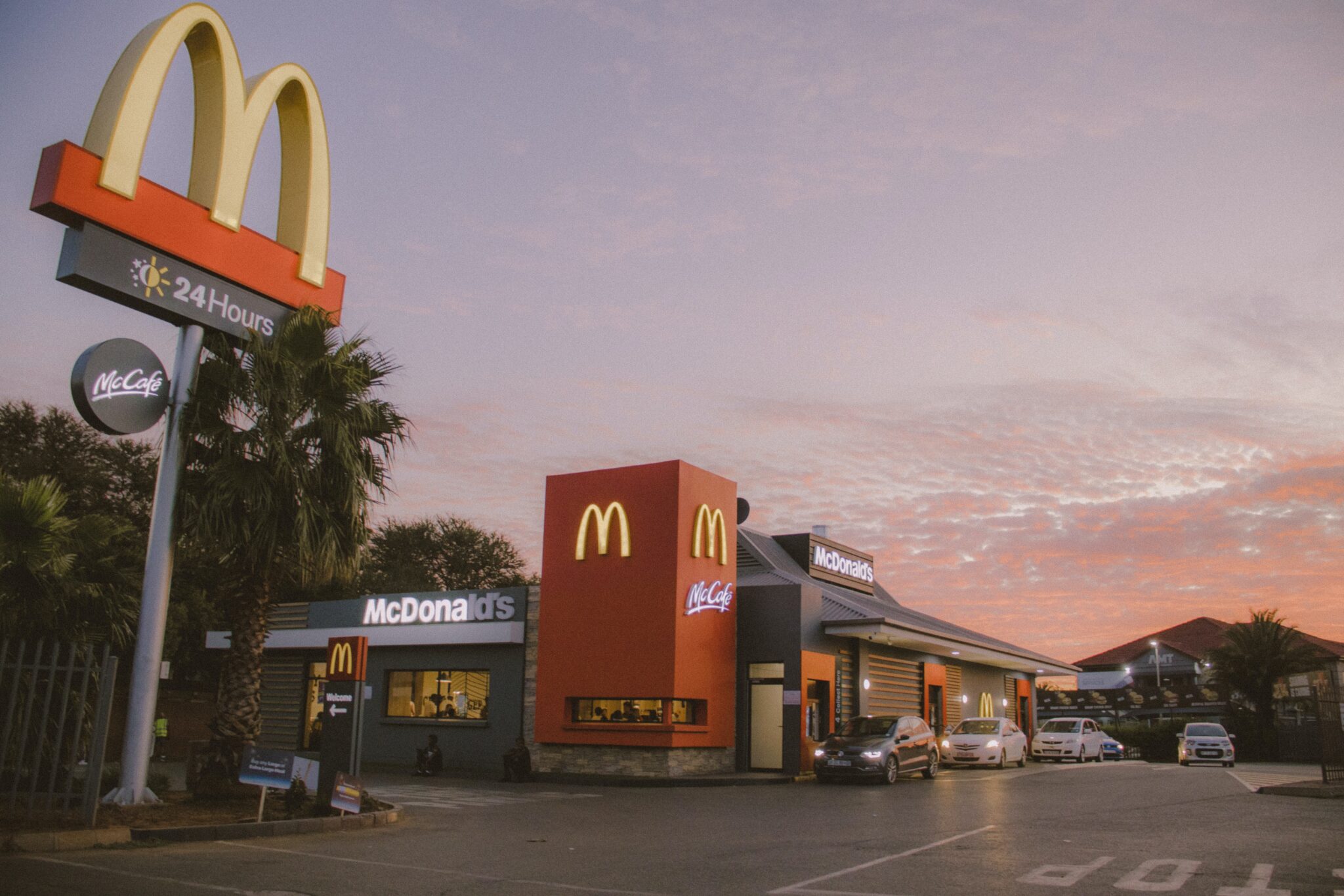 【2024年最新版】マクドナルドの高タンパク質メニューまとめ｜コスパ最強はこれ | ジム探し応援